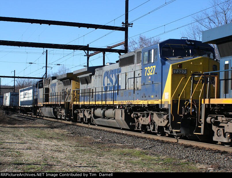 CSX 7327 on Q172